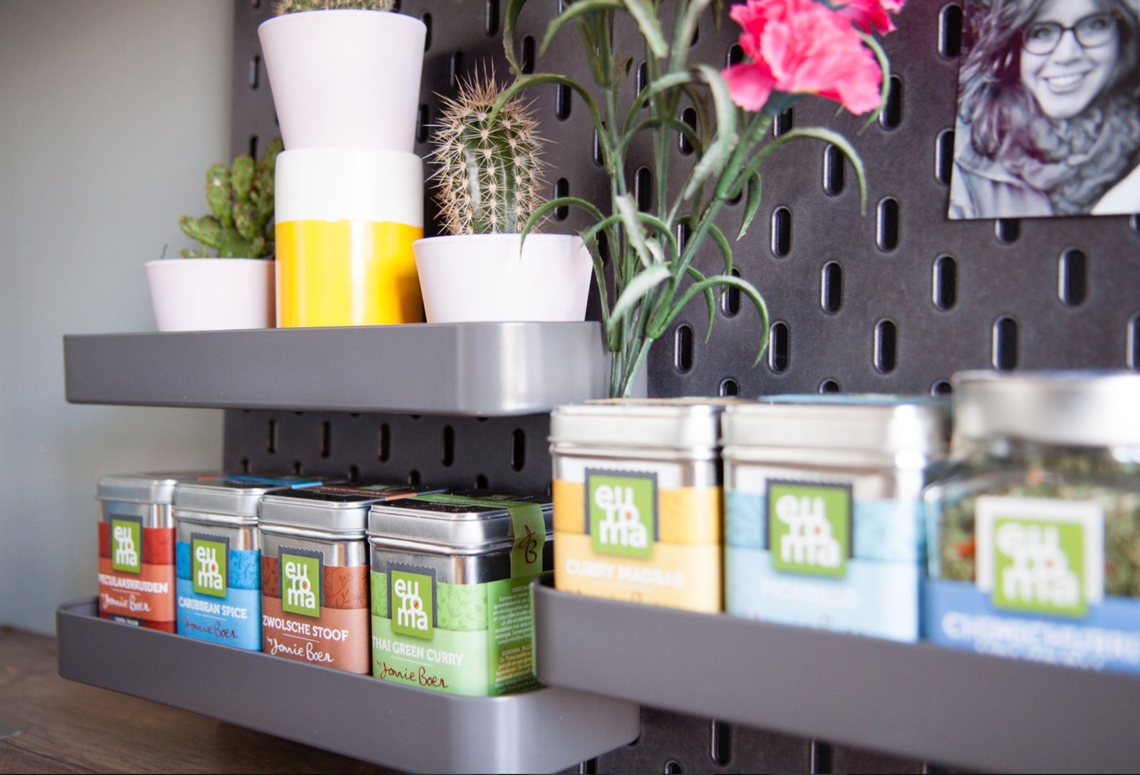 Eenvoudige Ikea hack: Skådis bord in de keuken verven